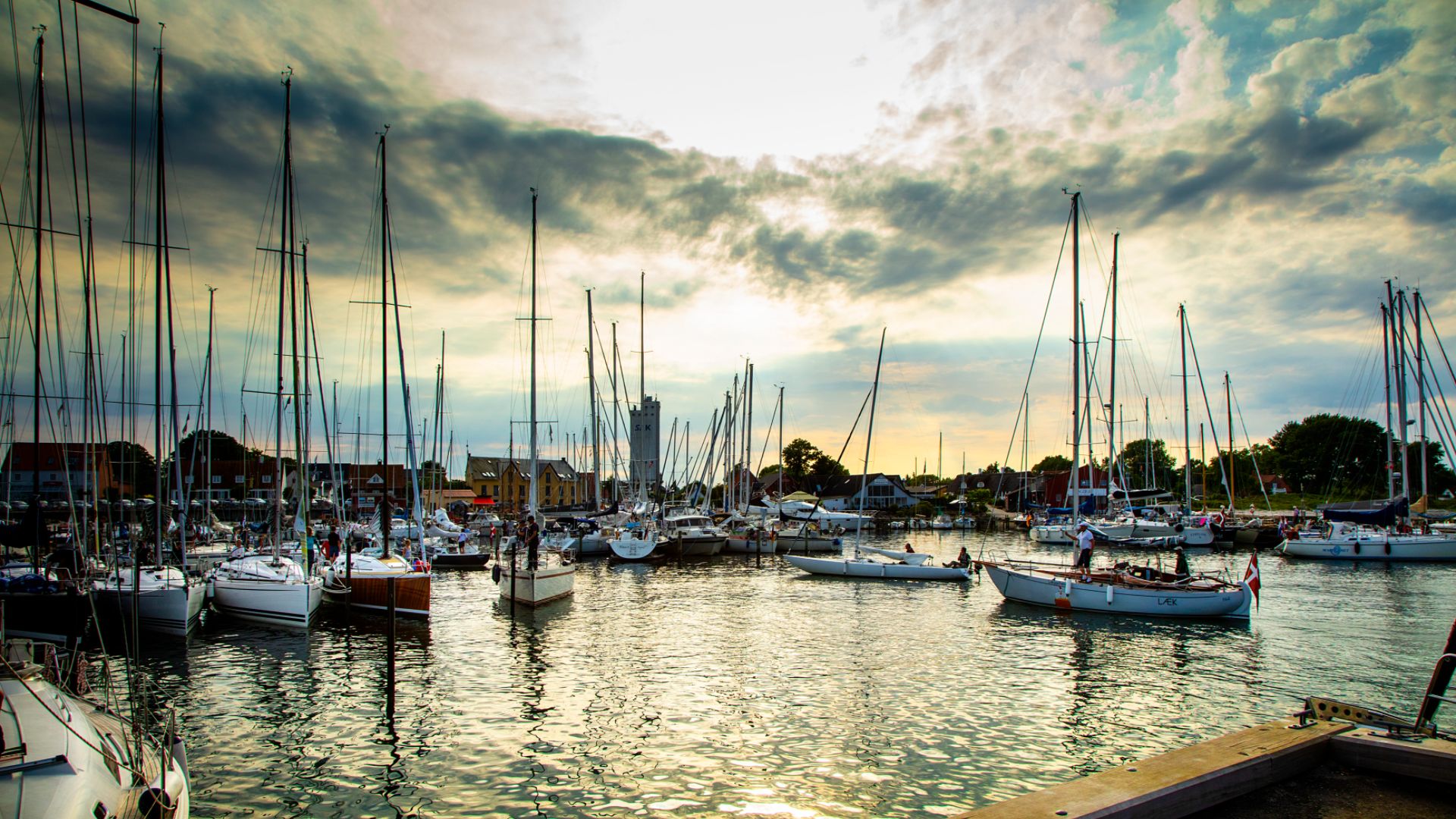 Strand på Samsø - Omkring Ballen havn | visitsamsoe.dk